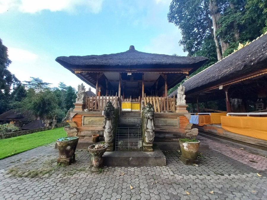 Pelinggih Ratu Agung Sakti